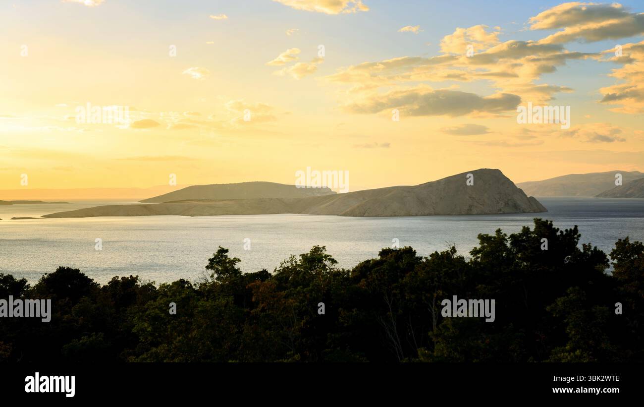 View sea in sunny hi-res stock photography and images - Alamy