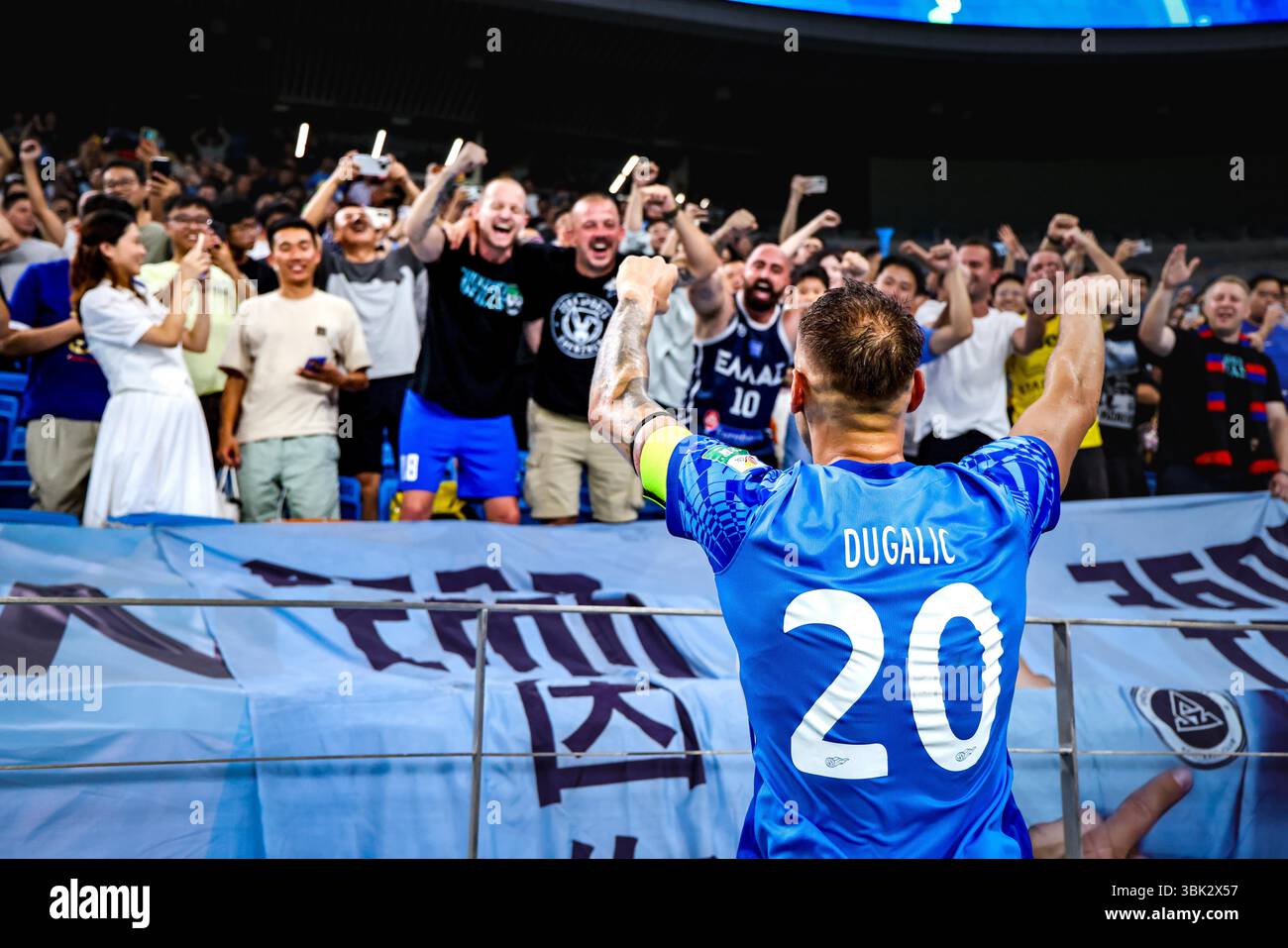 Shenzhen Peng City Football Club defeated Shanghai Shenhua Football ...