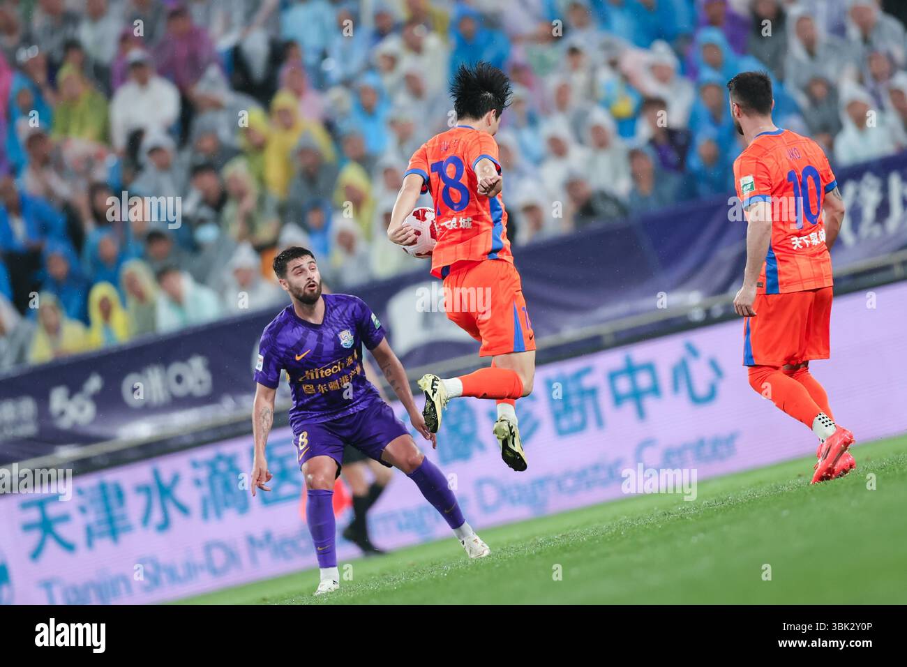 Tianjin Jinmen Tiger Football Club defeated Shandong Taishan Football ...