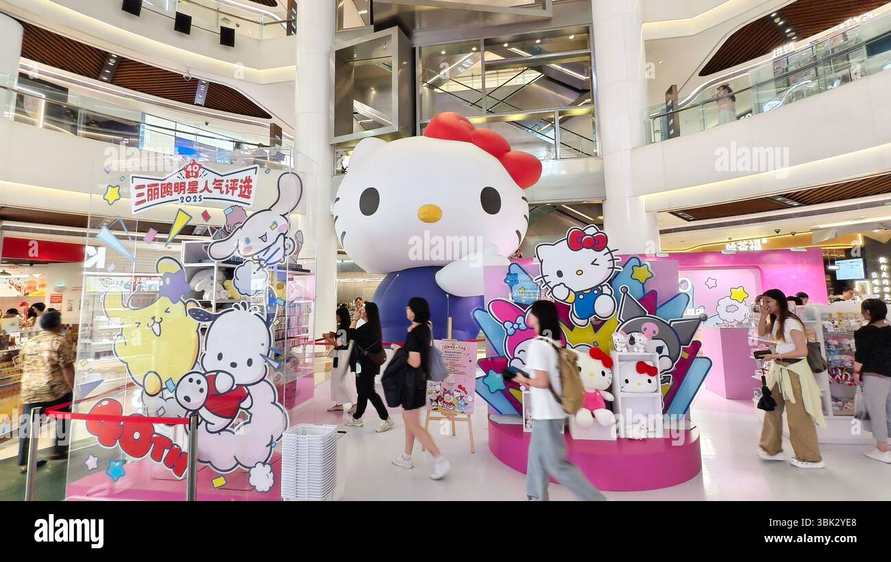 The huge Hello Kitty cartoon doll displayed in SANRIO GIFT GATE in ...