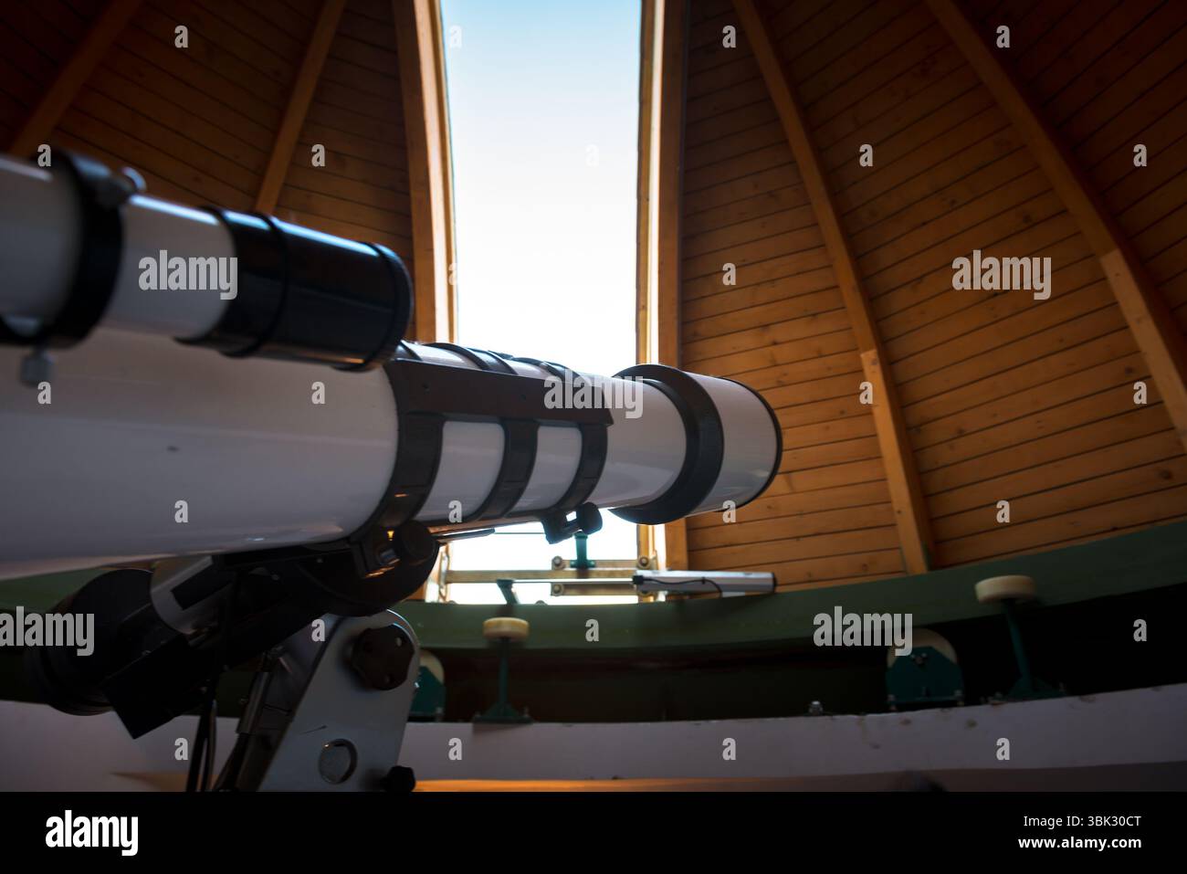 Astronomer telescope old hi-res stock photography and images - Alamy
