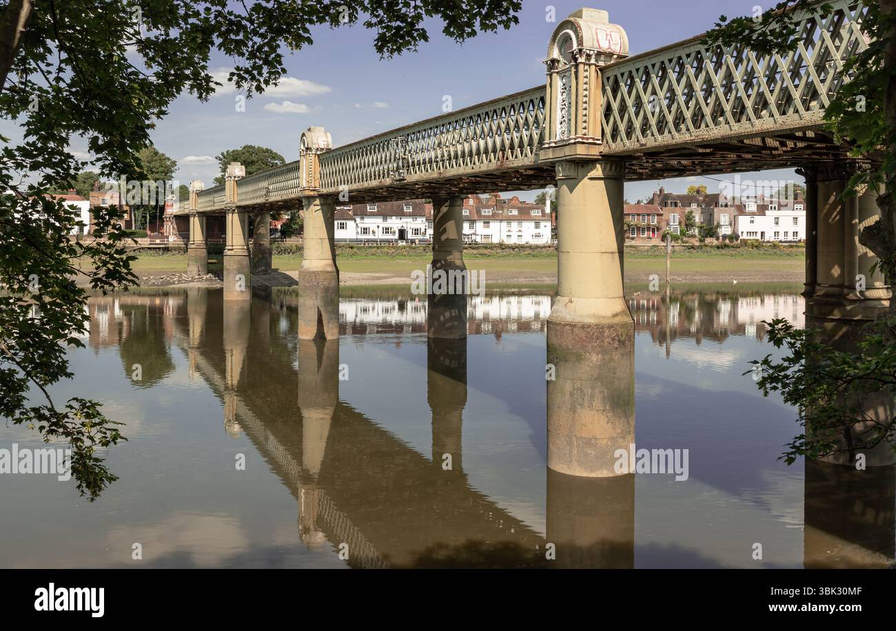 London, UK - Jun 16, 2025 - A stunning of Kew Railway Bridge (Strand-on ...