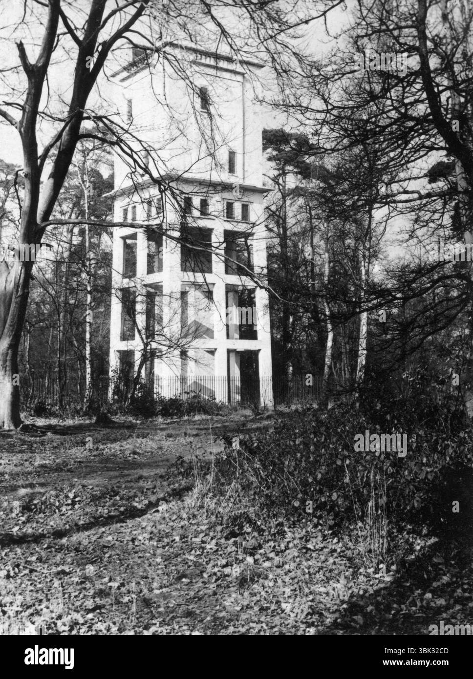South London. circa. 1950s – A photograph of the Addington Hills Water ...