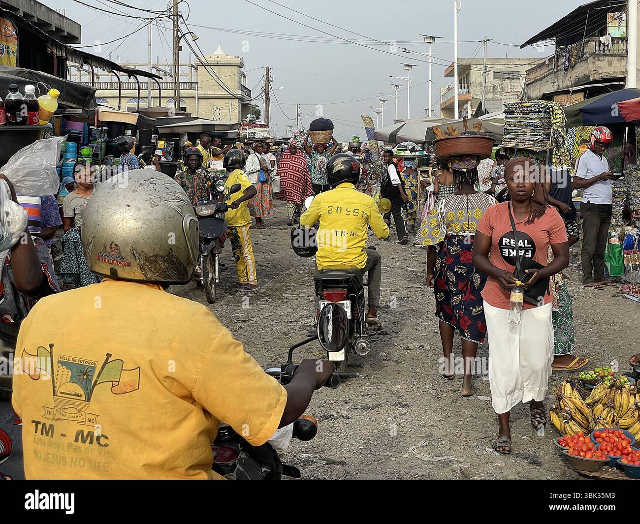 Cotonou market hi-res stock photography and images - Alamy