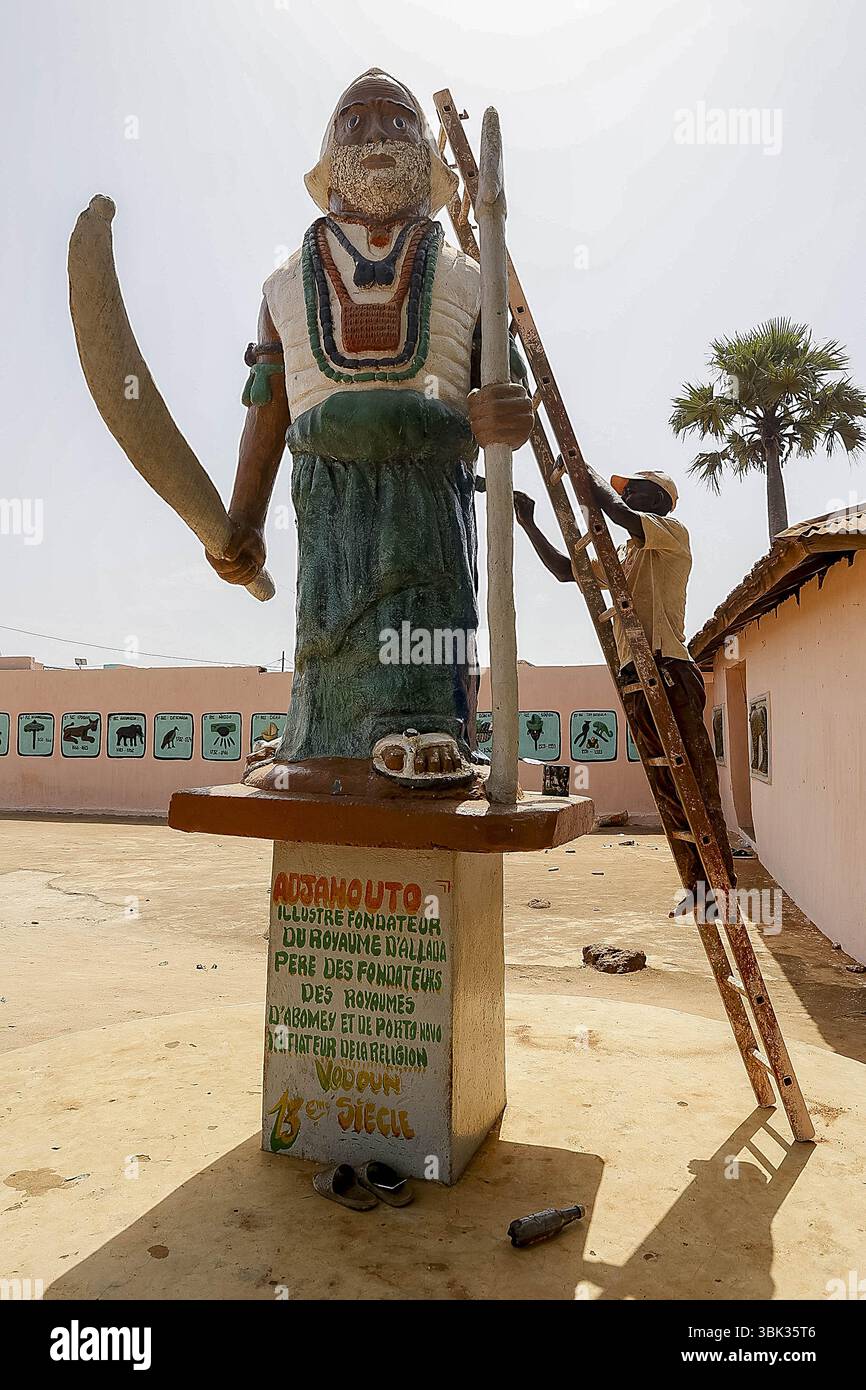 Restoration of a statue in the royal palace, Allada, Benin Stock Photo ...