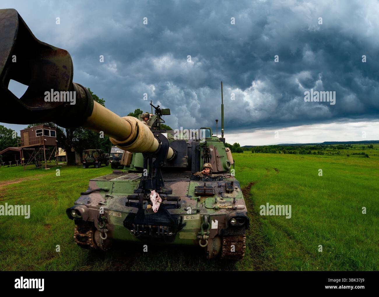 Charlie Battery, 2nd Battalion, 142nd Field Artillery Brigade conducts ...