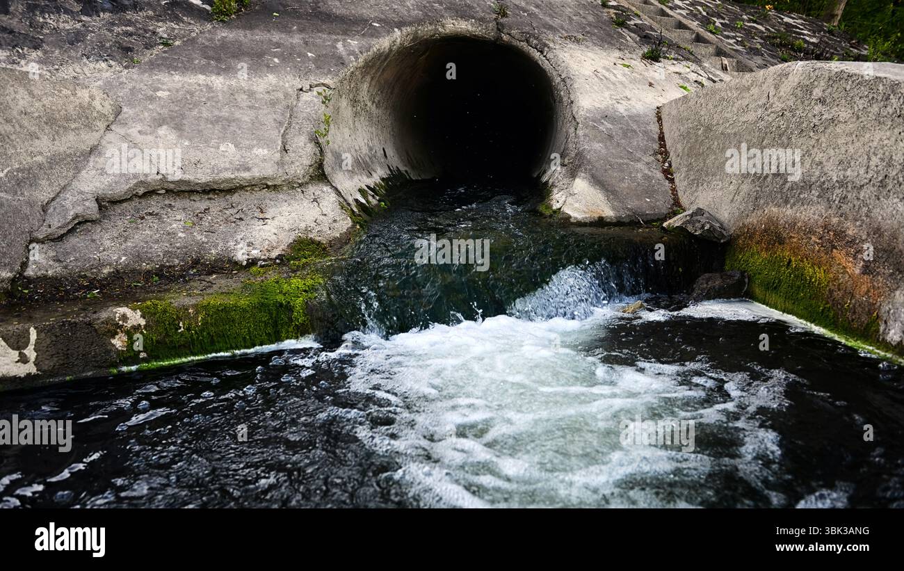 Shot water flowing from drain hi-res stock photography and images - Alamy