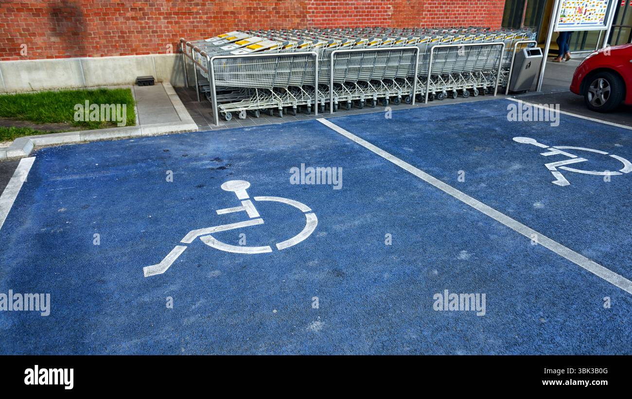 Parking disabled signal hi-res stock photography and images - Alamy