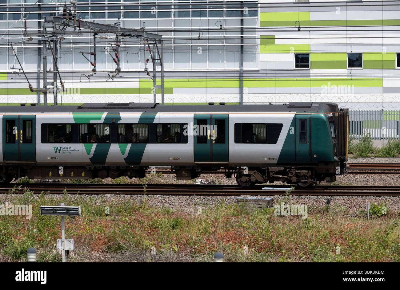 London Northwestern Railway class 350 electric train at Rugby ...