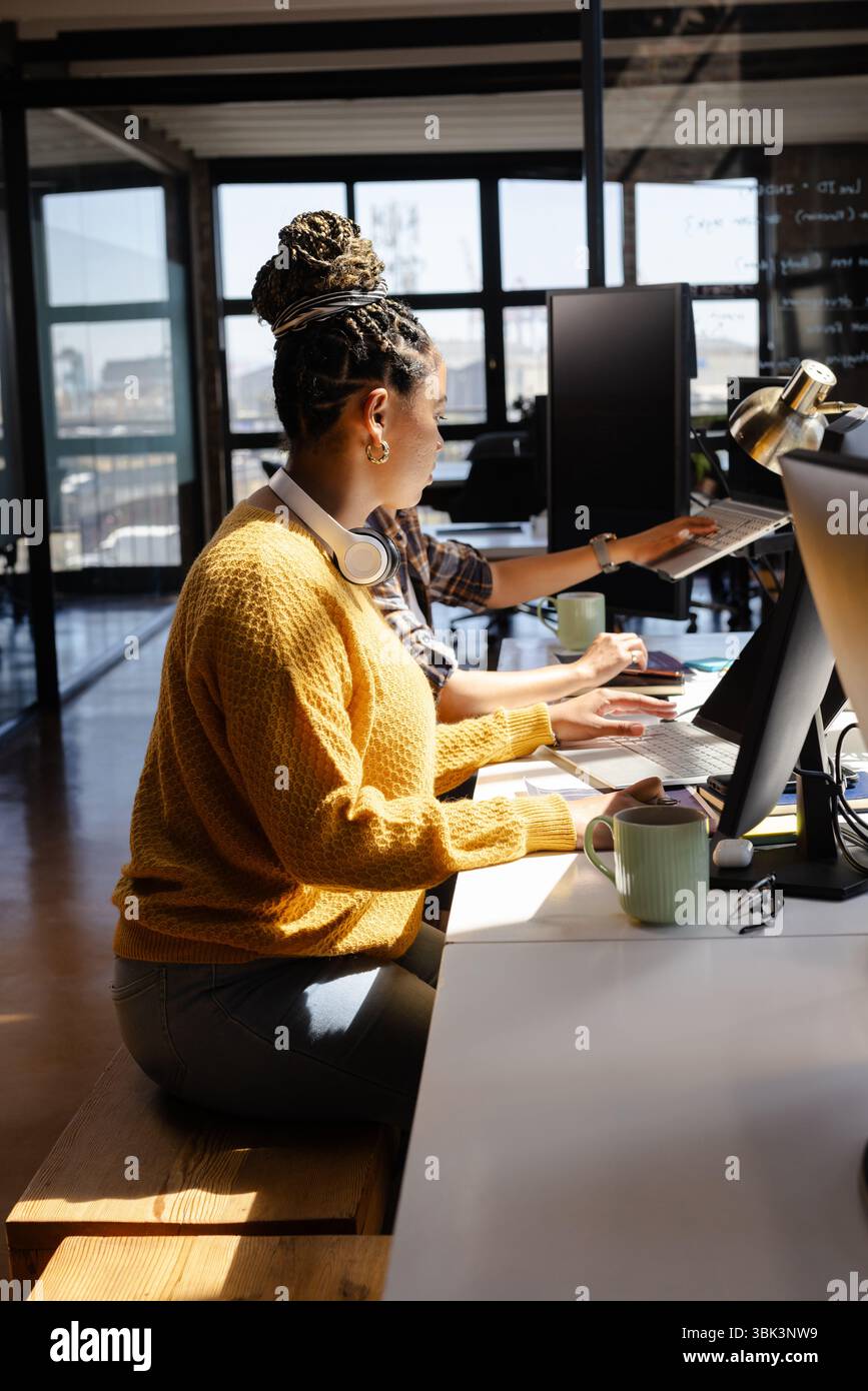 Coding teamwork hi-res stock photography and images - Alamy