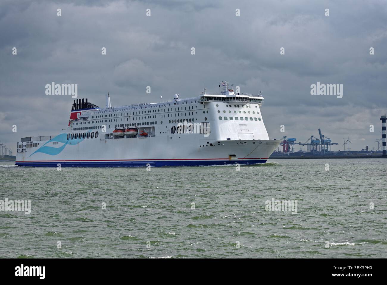 Cargo ship car ferry hi-res stock photography and images - Alamy