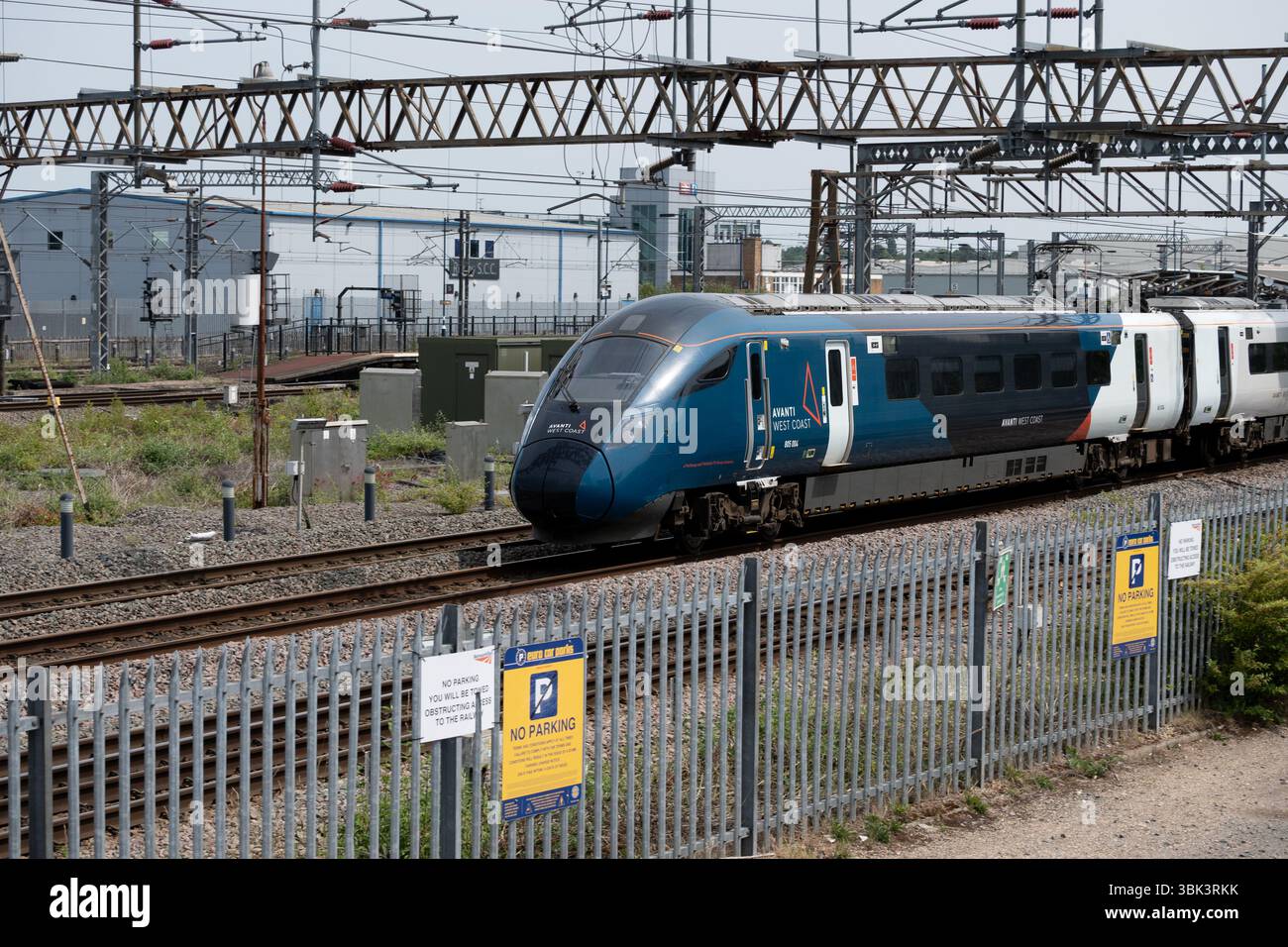 Avanti West Coast class 805 Evero train at Rugby, Warwickshire, England ...