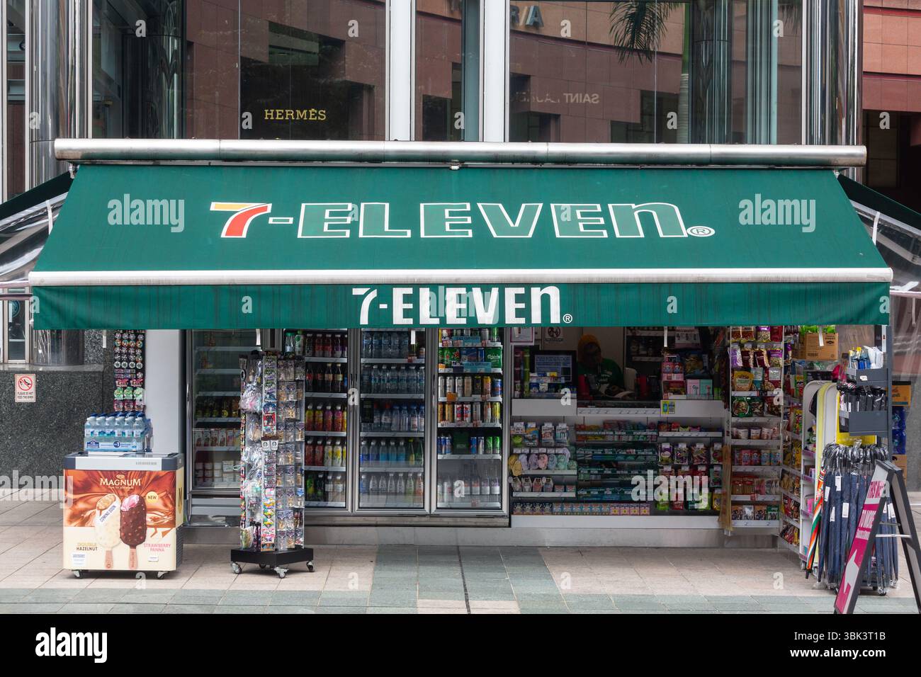 Singapore convenience store drinks hi-res stock photography and images ...