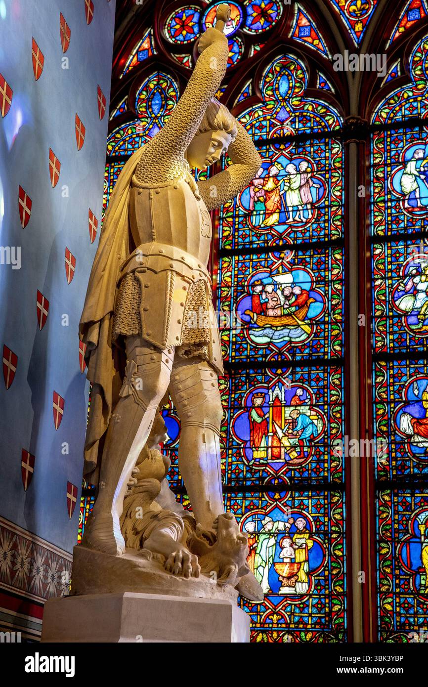 Notre-Dame cathedral, Paris, France. Saint Louis chapel. Statue of St ...