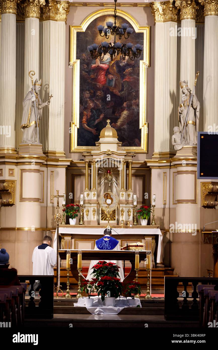 Eucharist (Blessed Sacrament) inside the Monstrance (Ostensory ...