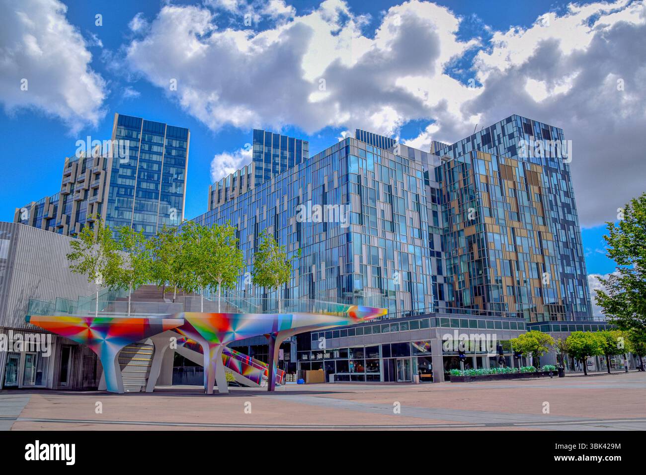 Modern urban public square hi-res stock photography and images - Alamy