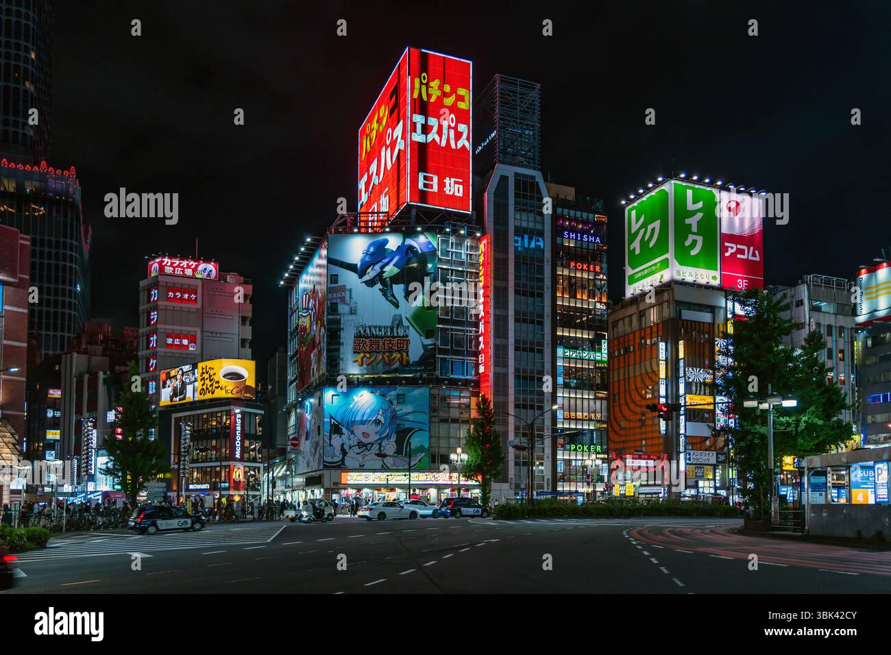 Night street scene in Kabukicho district, Shinjuku, Tokyo, Japan Stock Photo - Alamy