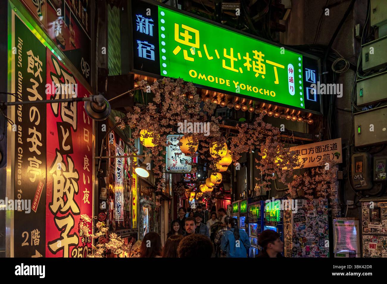 Japanese lanterns in tokyo japanese hi-res stock photography and images ...