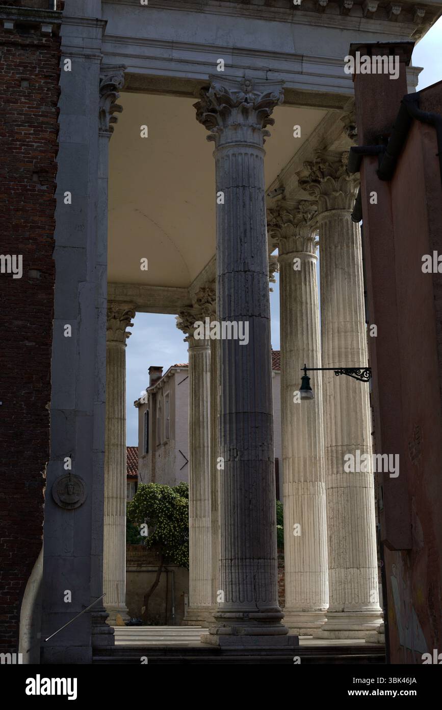 Ancient Corinthian columns of Chiesa di San Nicola da Tolentino, Venice ...