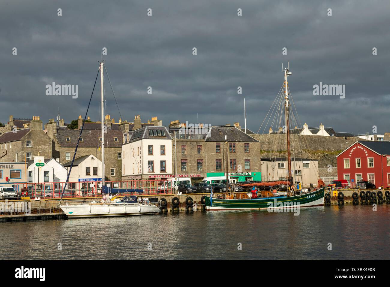 Dark contrast view waterfront hi-res stock photography and images - Alamy