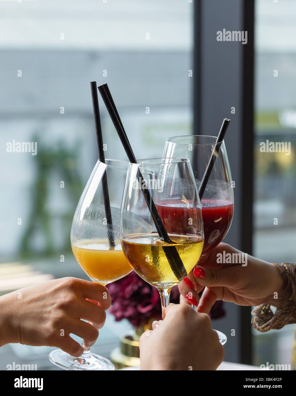 Highlighting drinks hi-res stock photography and images - Alamy