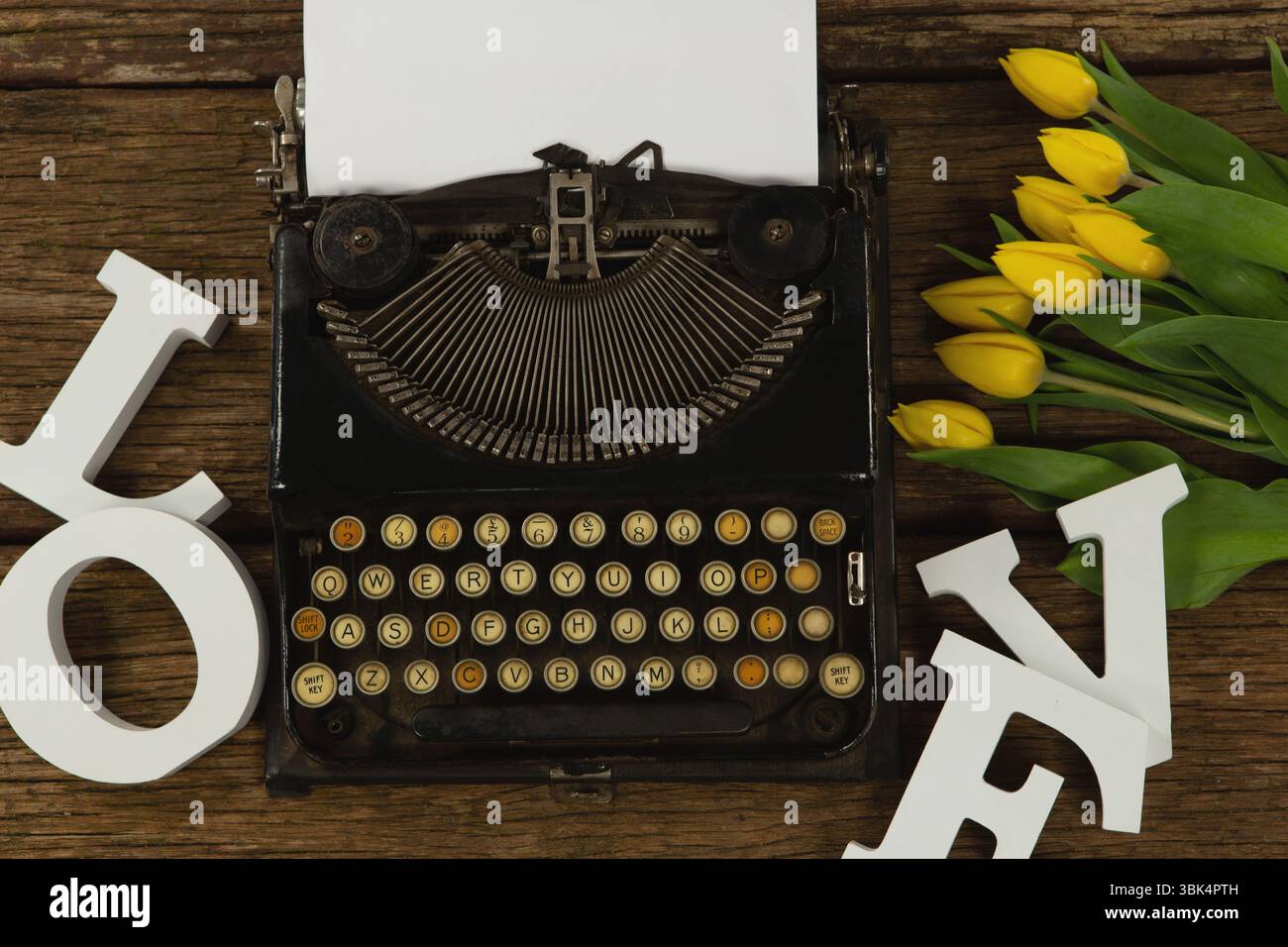 Typewriter and flowers on table Stock Photo - Alamy