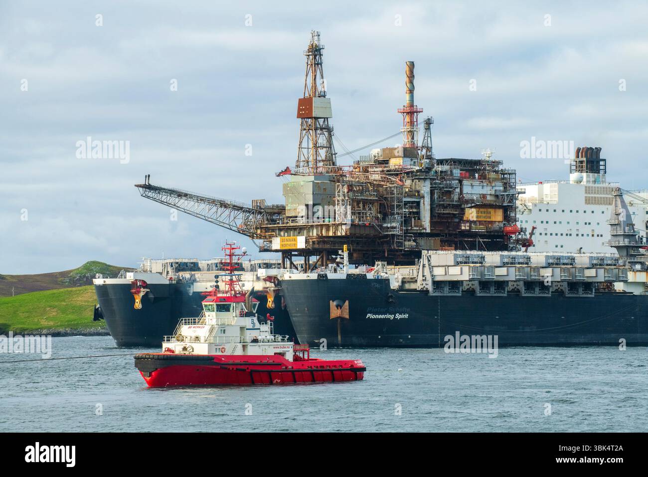 The massive Pioneering Spirit vessel arrives at Dales Voe in Shetland ...