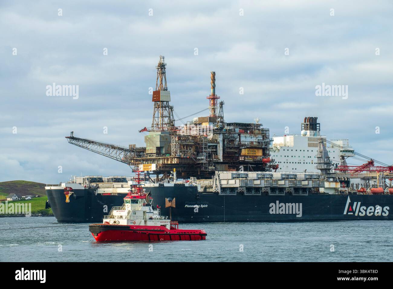 The massive Pioneering Spirit vessel arrives at Dales Voe in Shetland ...