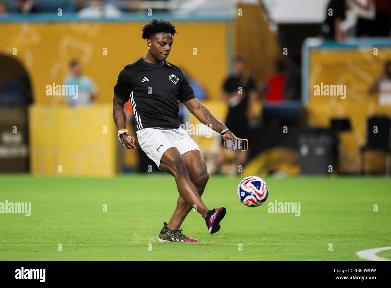 Ishowspeed hi-res stock photography and images - Alamy