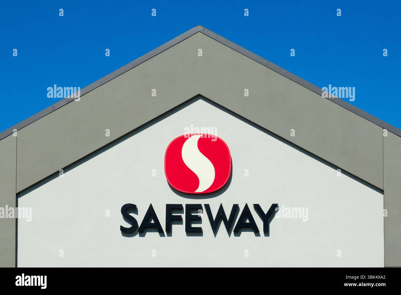 BELLEVUE, WA, USA, JUNE 2, 2025:Safeway retail grocery store exterior ...