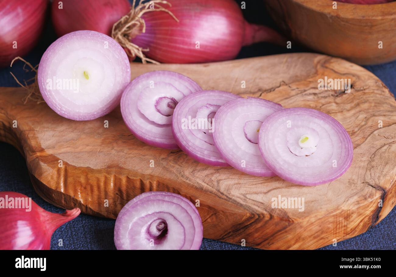 The sweet red onion of tropea hi-res stock photography and images - Alamy