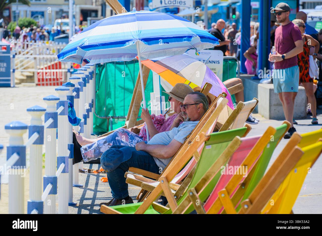 Weymouth, Dorset, UK. 18th June, 2025. UK Weather: Sunseekers flock to ...