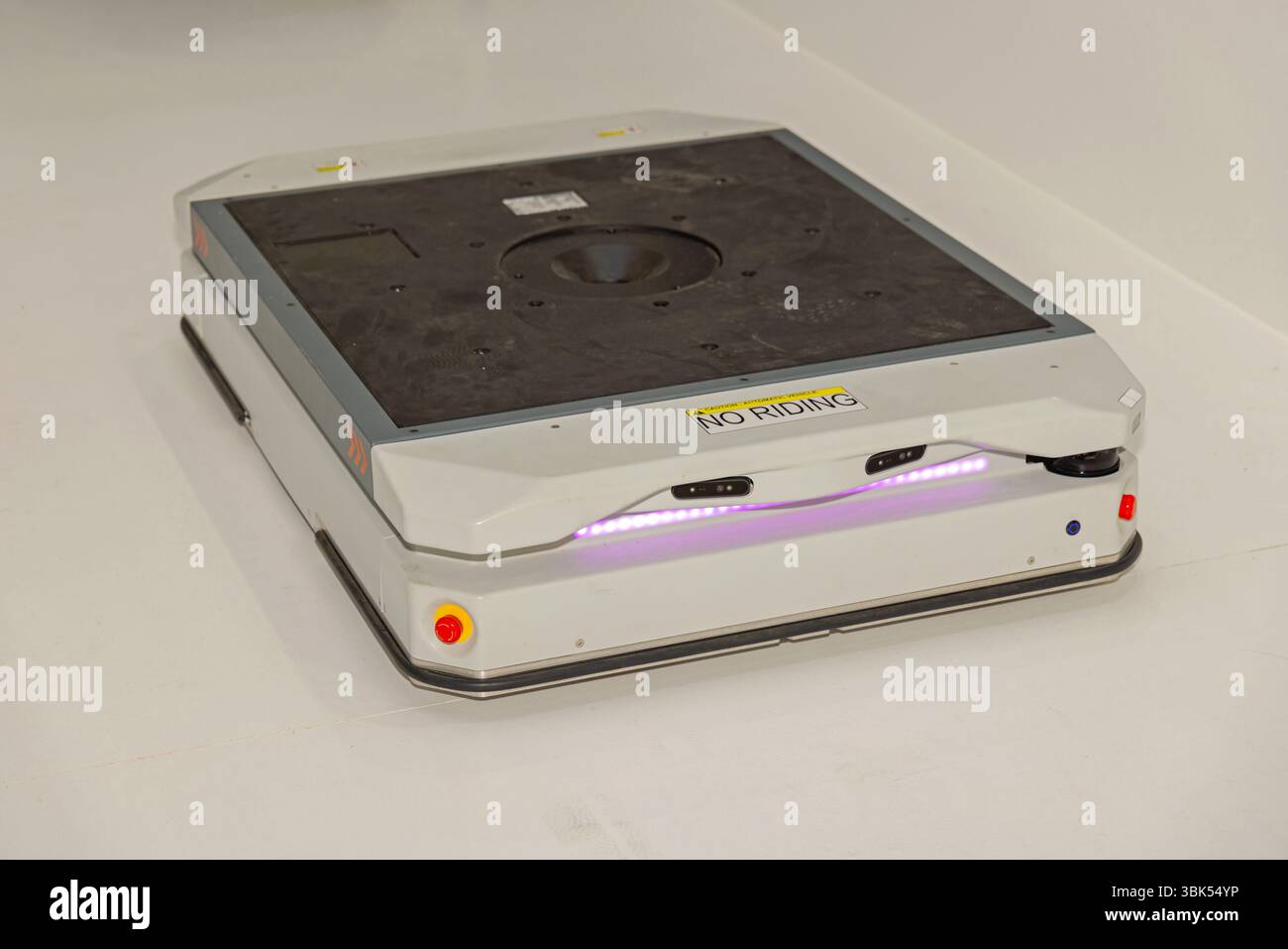 Autonomous mobile robot flow rack hi-res stock photography and images - Alamy