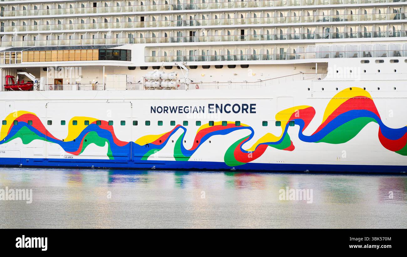 Cruise ship norwegian encore hi-res stock photography and images - Alamy