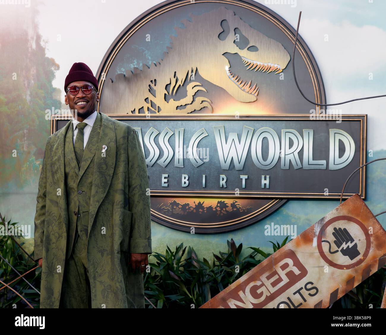 Mahershala Ali aattends the Jurassic World Rebirth World Premiere at ...