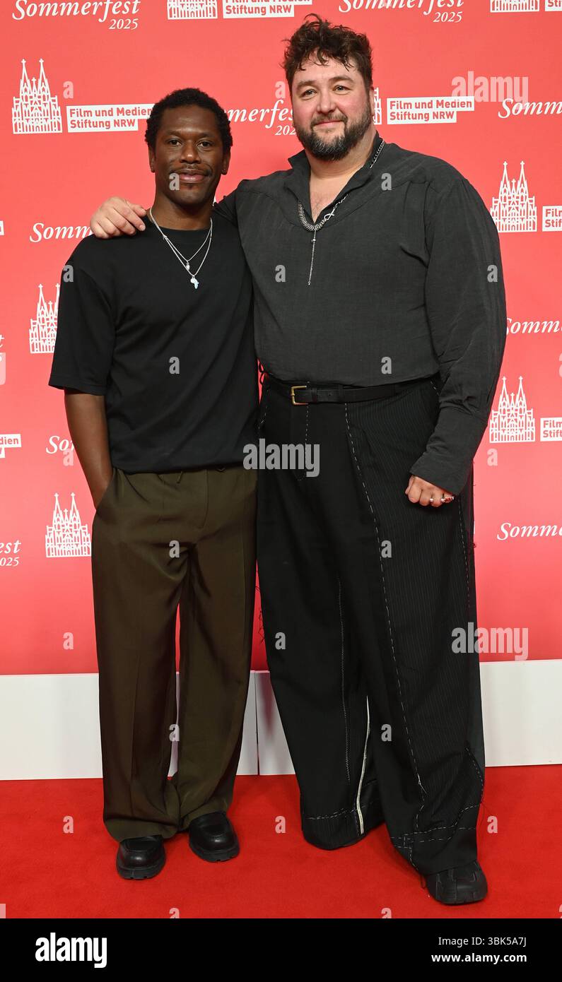 Schauspieler Akeem van Flodrop, Daniel Zillmann , l-r, kommt zum ...