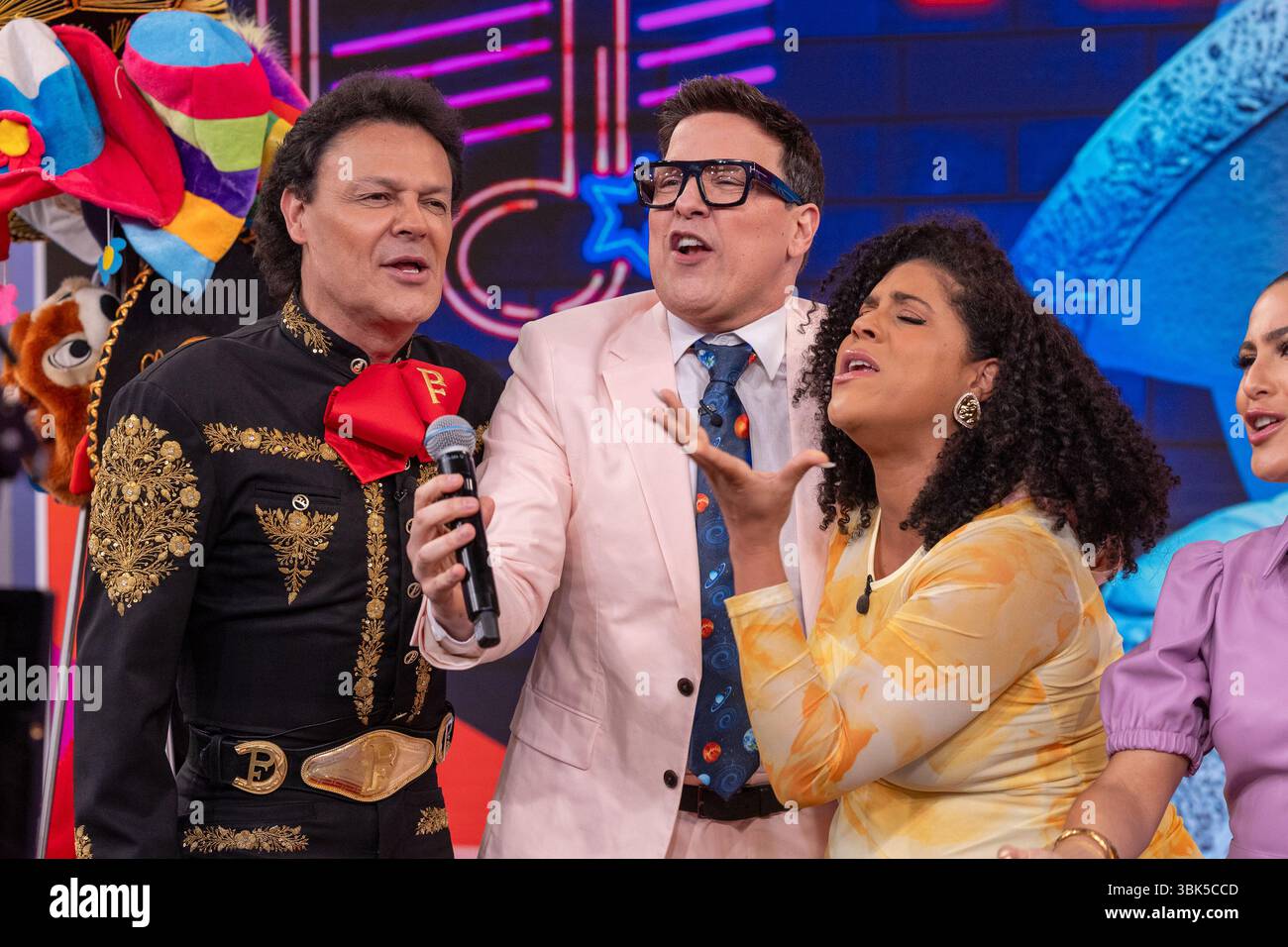 DORAL, FL - JUNE 18: Actor, singer Pedro Fernandez, Raul Gonzalez and ...