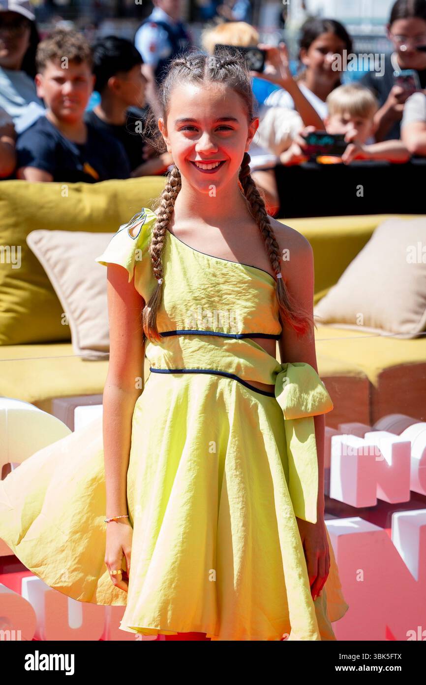 Sirena Segura attends to 'Padre no hay mas que uno 5 Nido Repleto ...