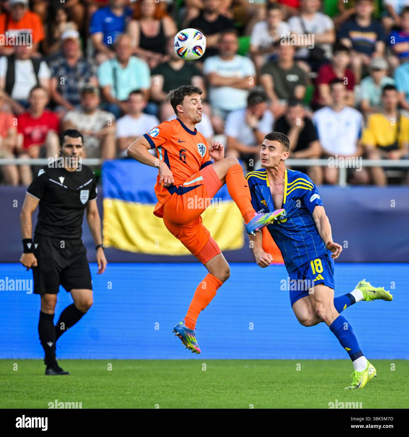 PRESOV - (l-r) Youri Regeer of Holland U21, Oleksandr Yatsyk of Ukraine ...