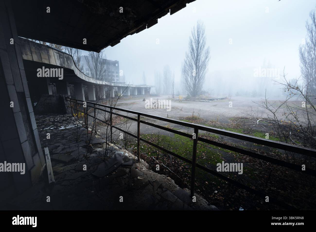 Abandoned city of pripyat 2019 in ruins hi-res stock photography and images - Alamy