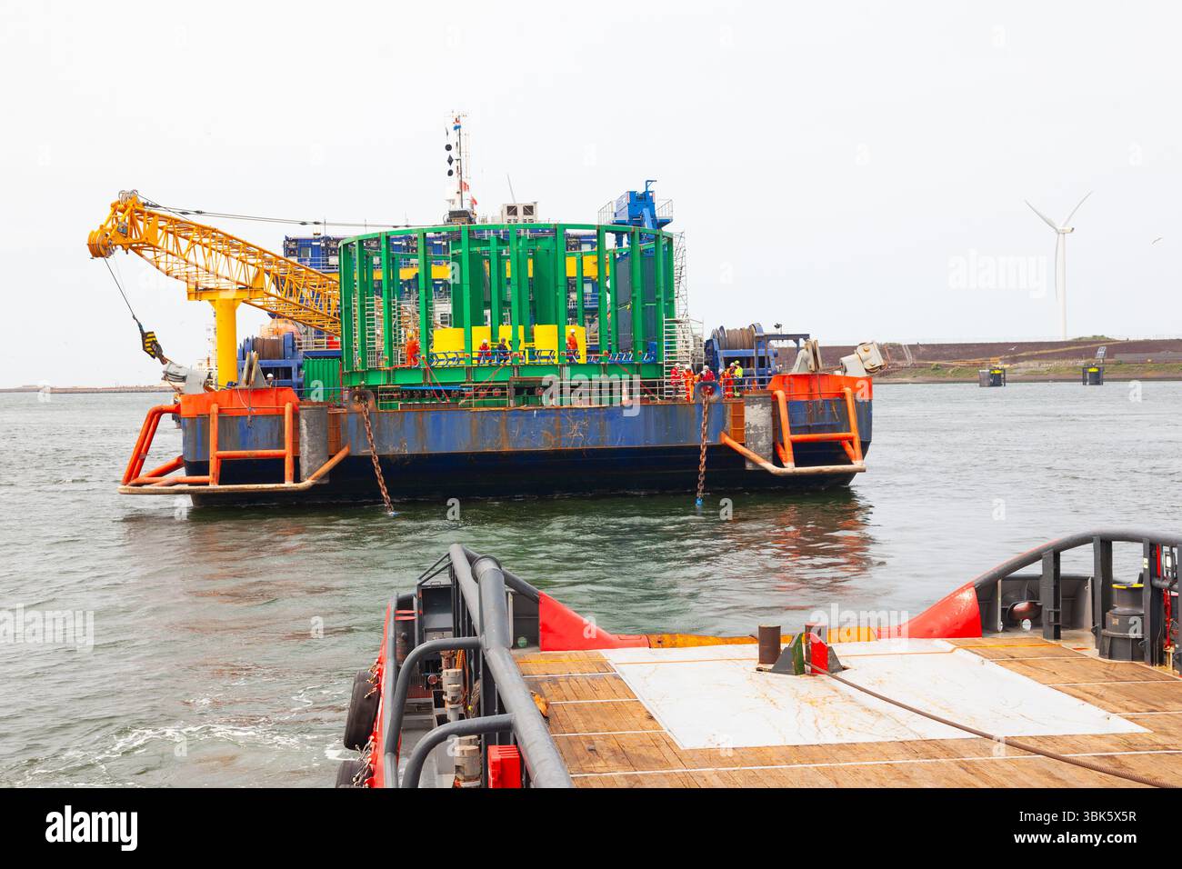 Self propelled platform hi-res stock photography and images - Alamy