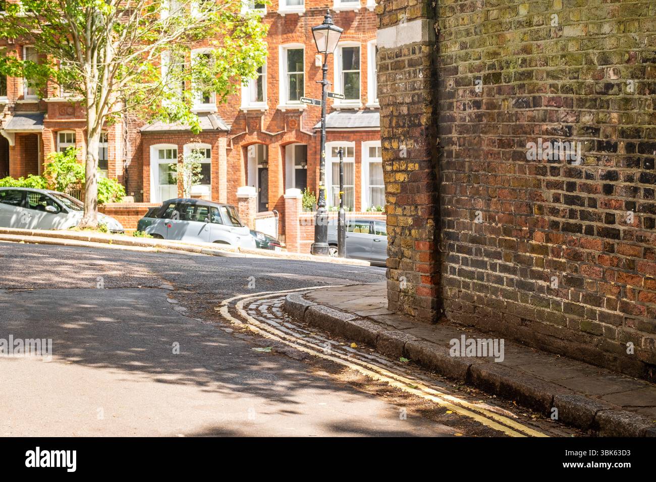LONDON- MAY 29, 2025: Georgian residential streets on Hampstead close ...