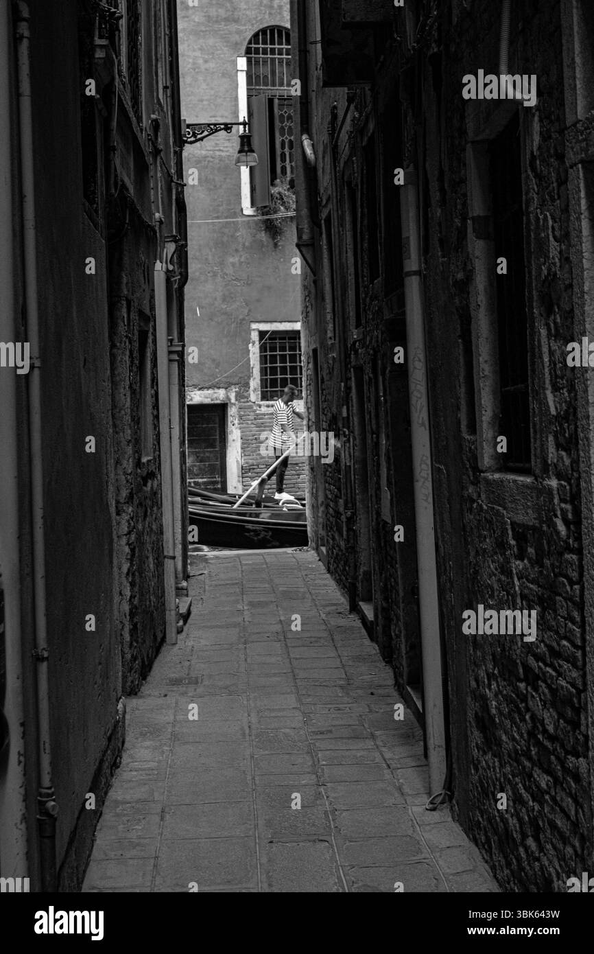 Park beautiful flowers water Black and White Stock Photos & Images - Alamy