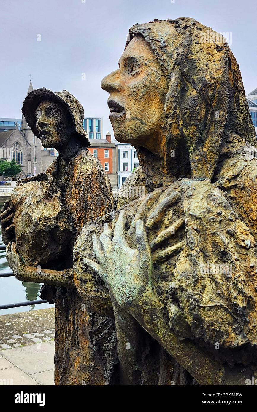 Two haunting statues of the Irish Famine Memorial, City of Dublin ...