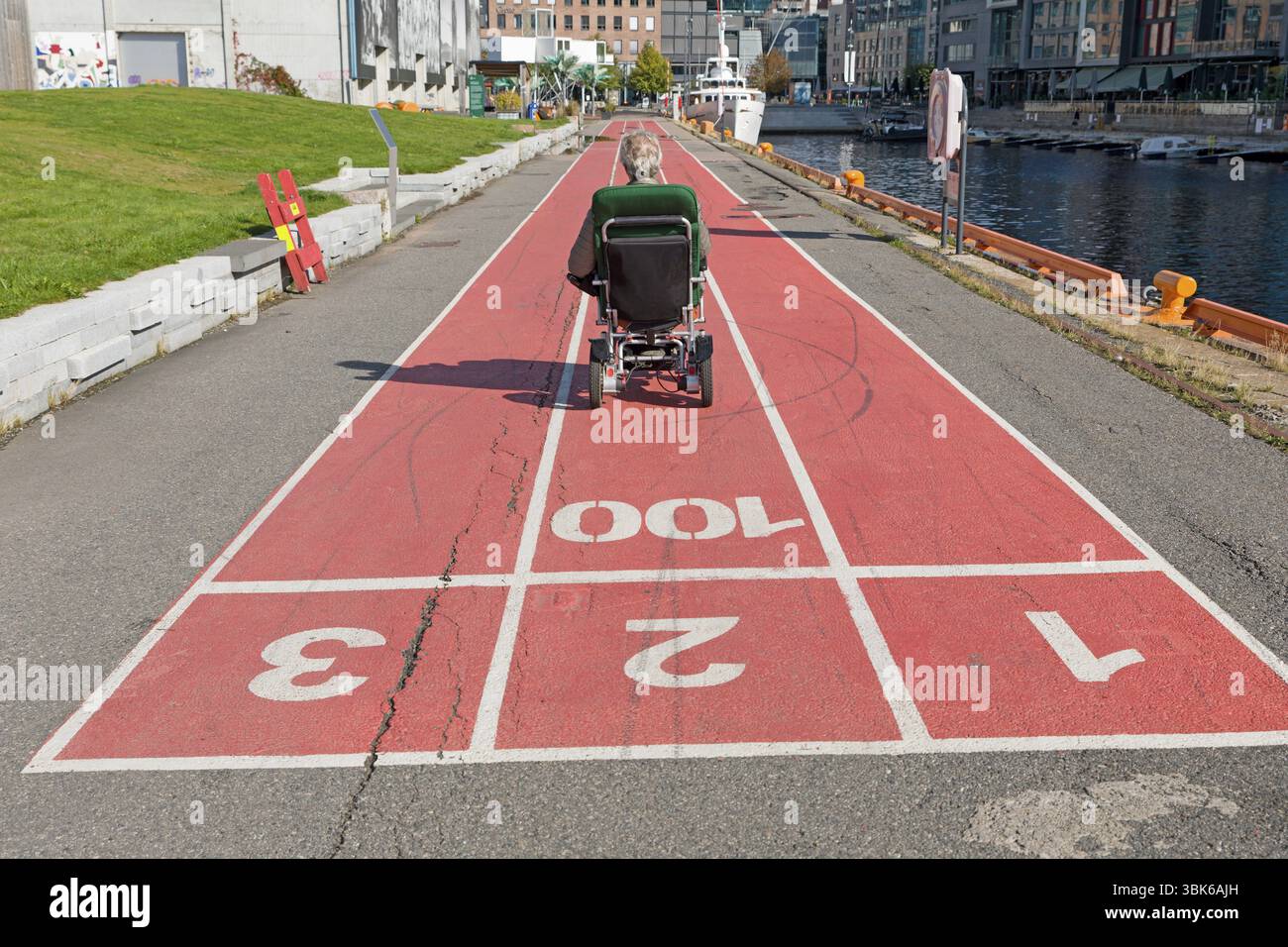 100 metre track hi-res stock photography and images - Alamy