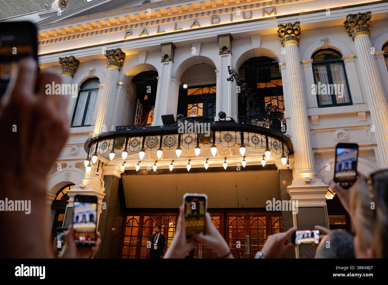 Rachel Zegler performs the song 'Don't Cry For Me Argentina' from The ...