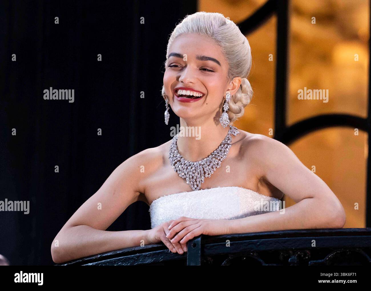 Rachel Zegler performs the song 'Don't Cry For Me Argentina' from The ...