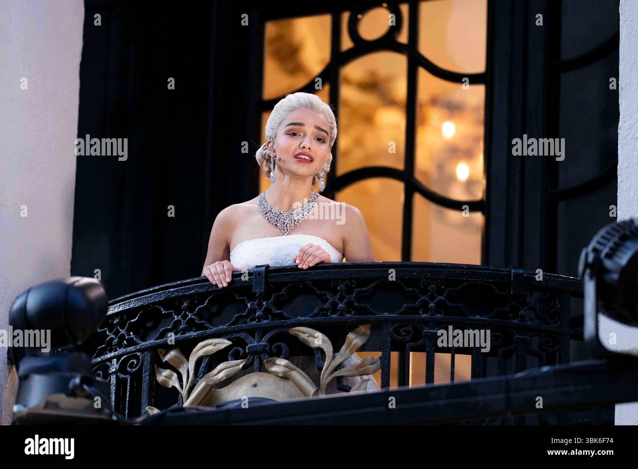 Rachel Zegler performs the song 'Don't Cry For Me Argentina' from The ...