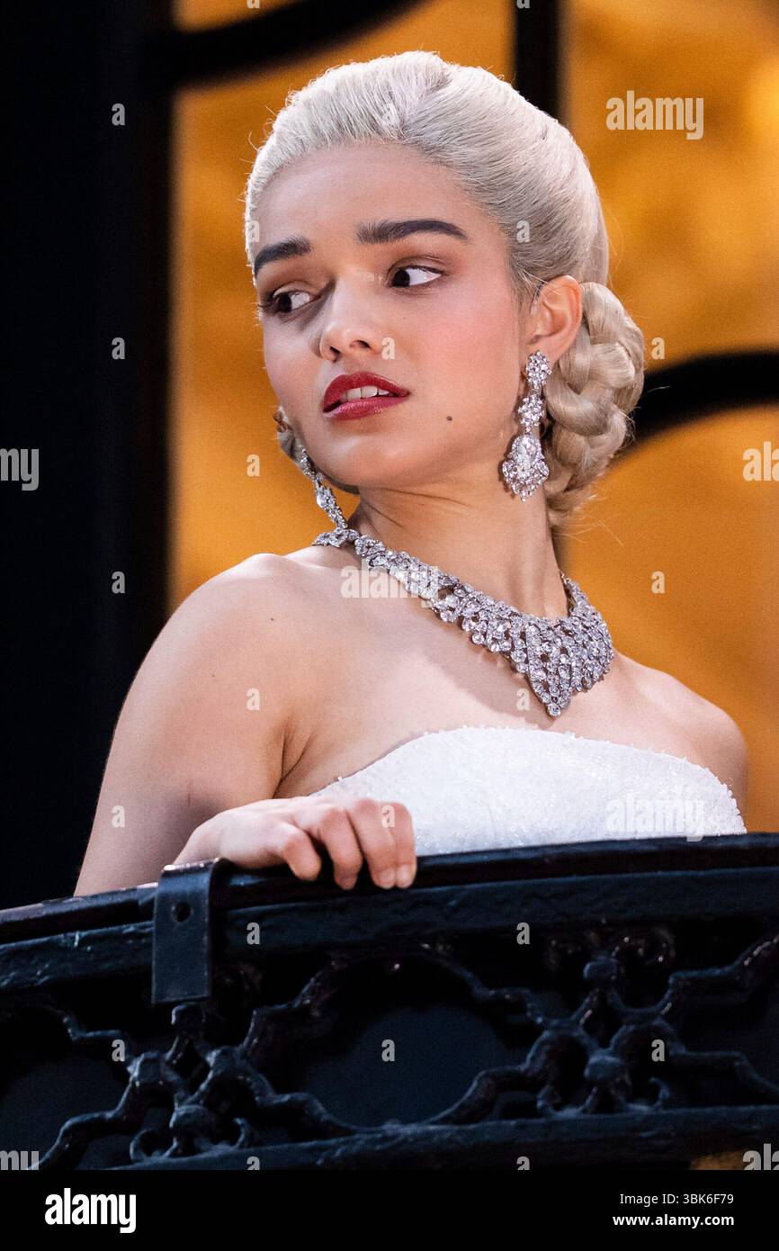 Rachel Zegler performs the song 'Don't Cry For Me Argentina' from The ...