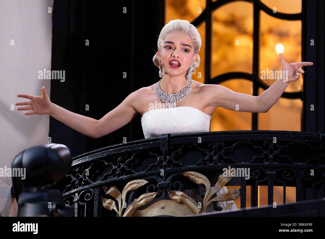 Rachel Zegler performs the song 'Don't Cry For Me Argentina' from The ...